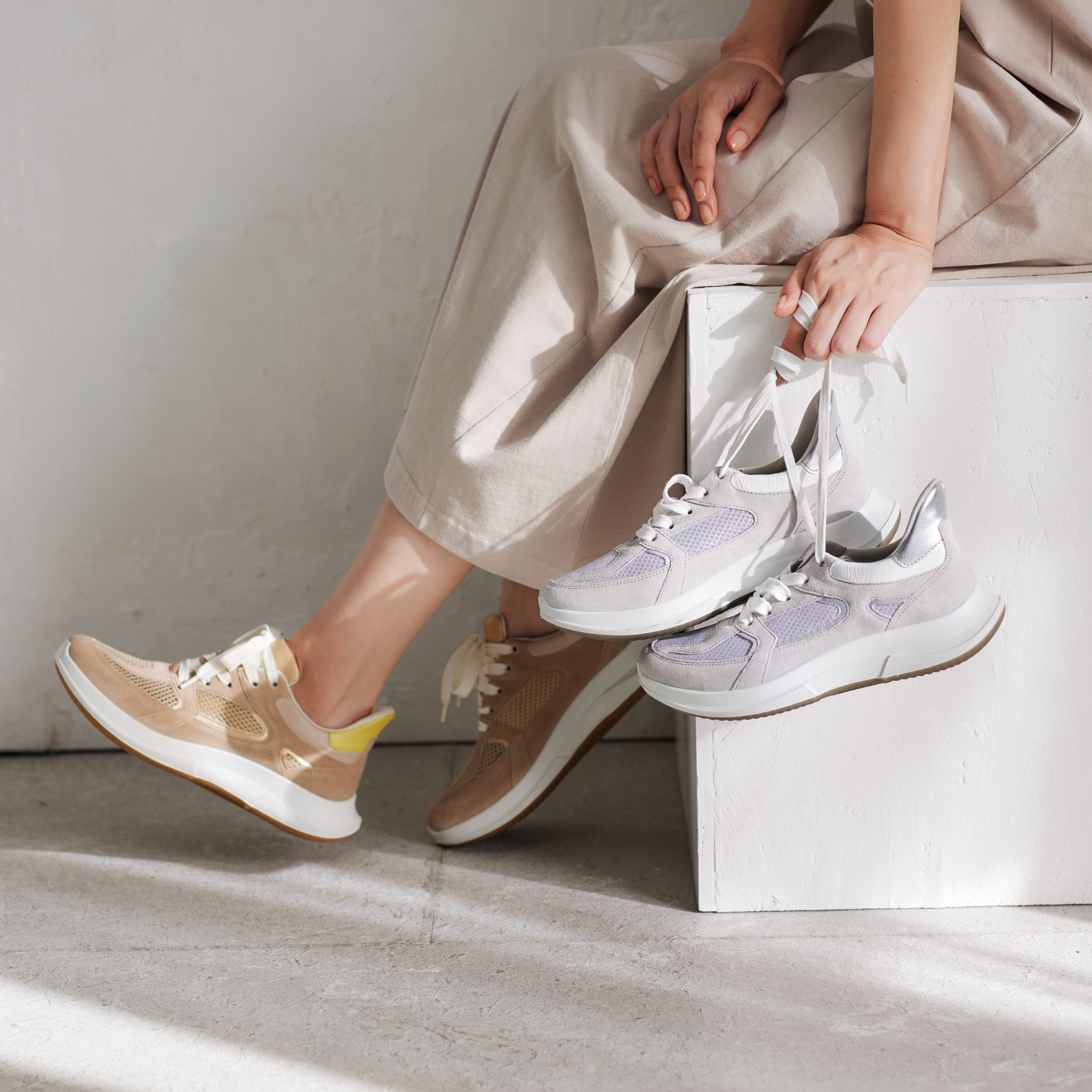 SNEAKERS SNEAKERS